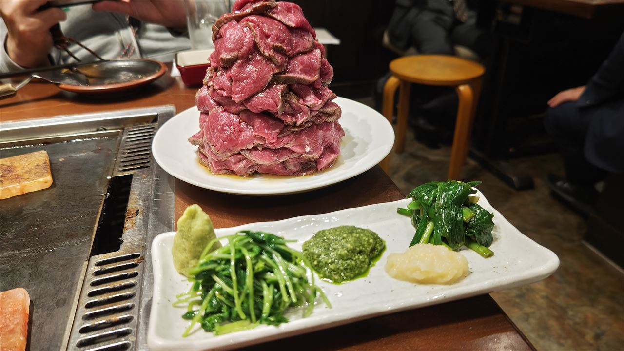 赤身肉塊×だしお好み焼きを楽しめる「肉のヒマラヤとだしおこ池袋店」 肉塊と鉄板料理が楽しい！